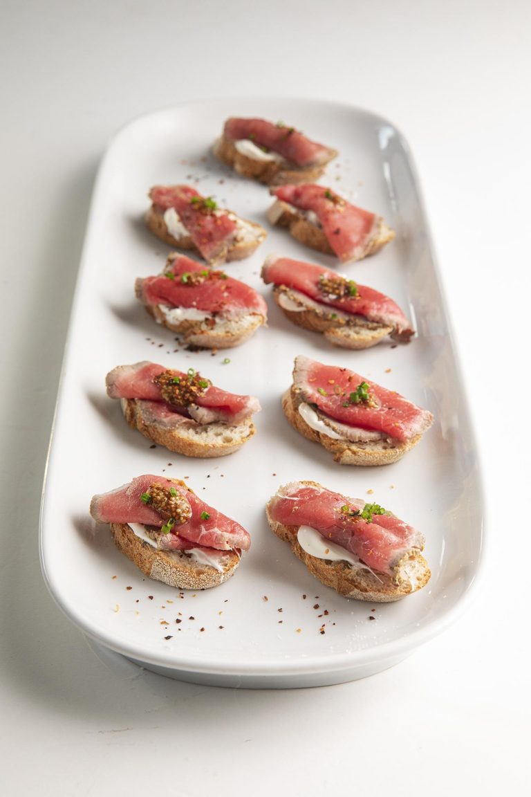 Canape με carpaccio - Plaisir